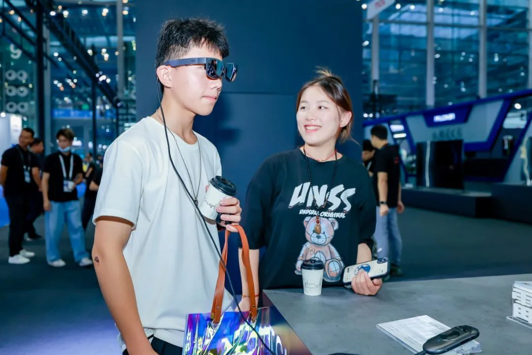 UDE2023回顾 | 全球最小尺寸全彩Micro LED微显示屏亮相，微显示产业链端齐聚深圳-广东显示展-聚展